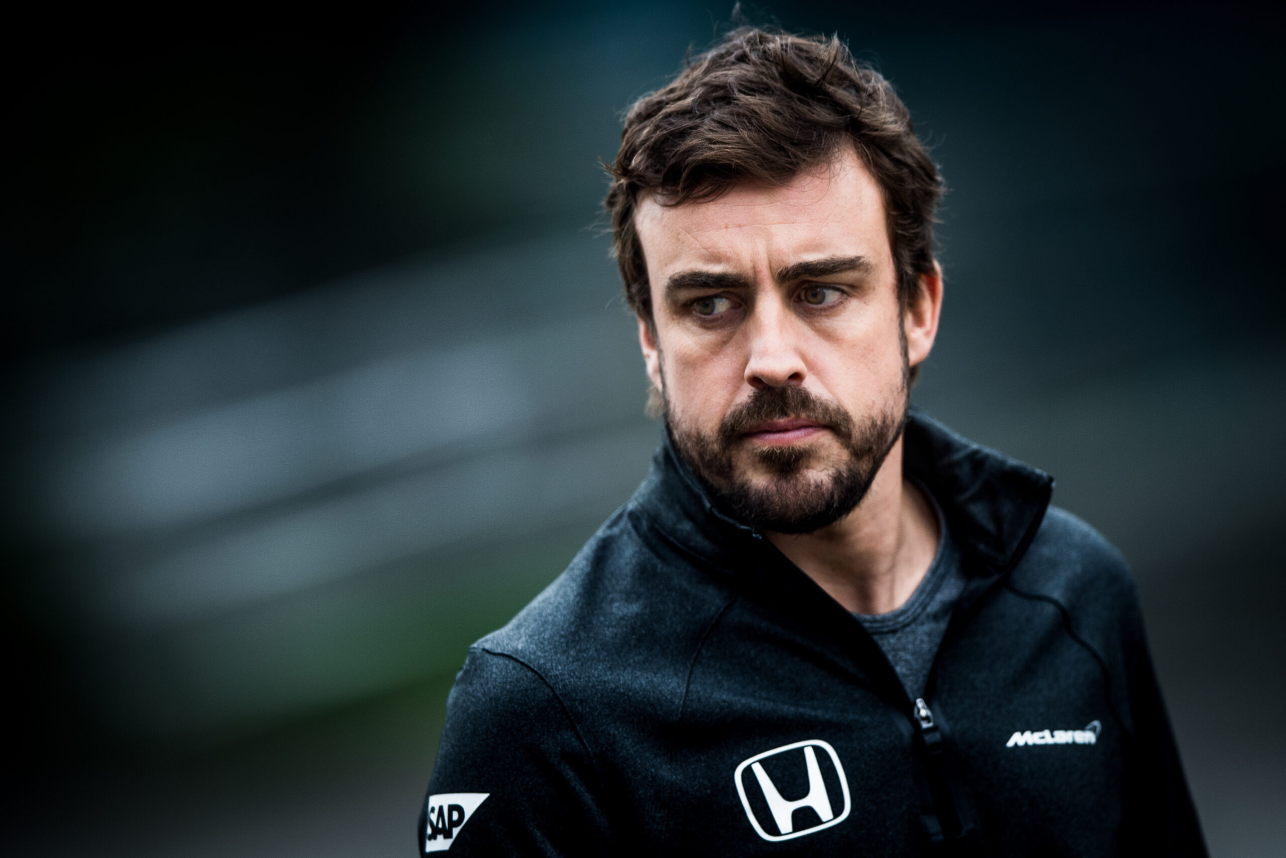 Fernando Alonso da pistas de su futuro